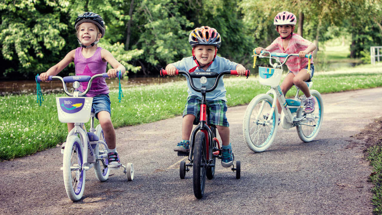 Teaching Your Kid How to Ride a Bike | Borncute.com