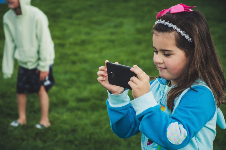 The Benefits of Photography: Let Kids use your Camera | Borncute.com